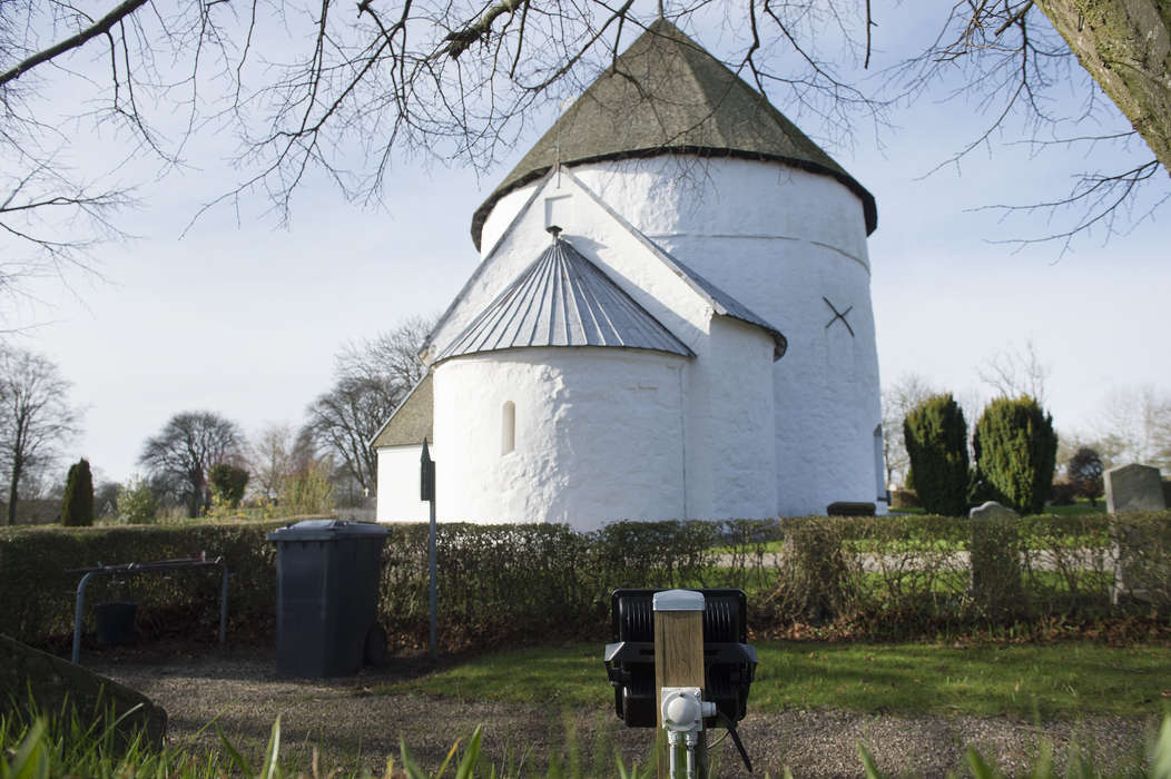 Rundkirke inviterer småbørn og deres forældre til musik og leg